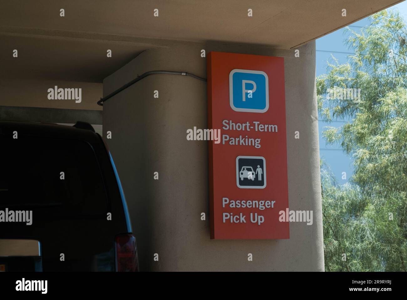 Short term parking hi-res stock photography and images - Alamy