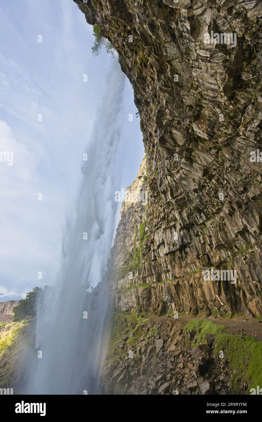 The scenic Perrine Coulee falls pour over the steep cliff in Twin Falls ...