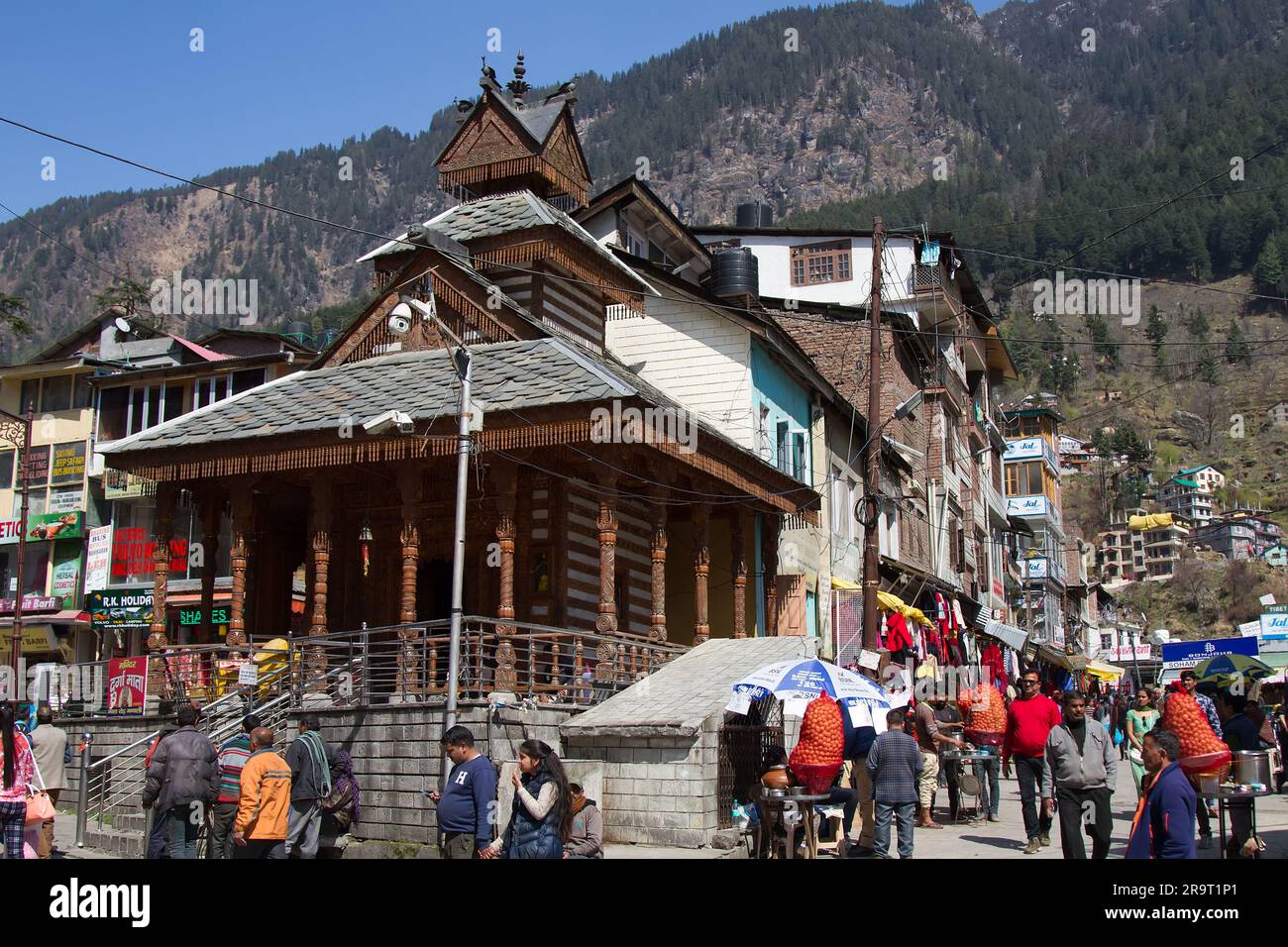India himachal pradesh manali woman hi-res stock photography and images ...