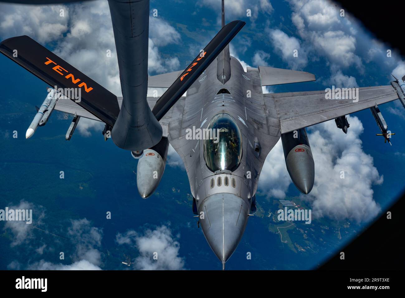 An F-16 from the 169th Fighter Wing in South Carolina approaches the ...