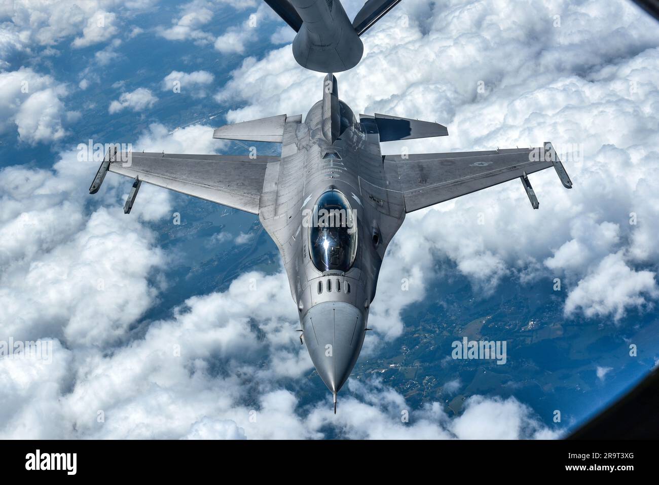 An F-16 from the 169th Fighter Wing in South Carolina disconnects from ...