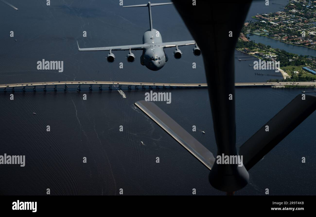 100 years of air refueling hi-res stock photography and images - Alamy