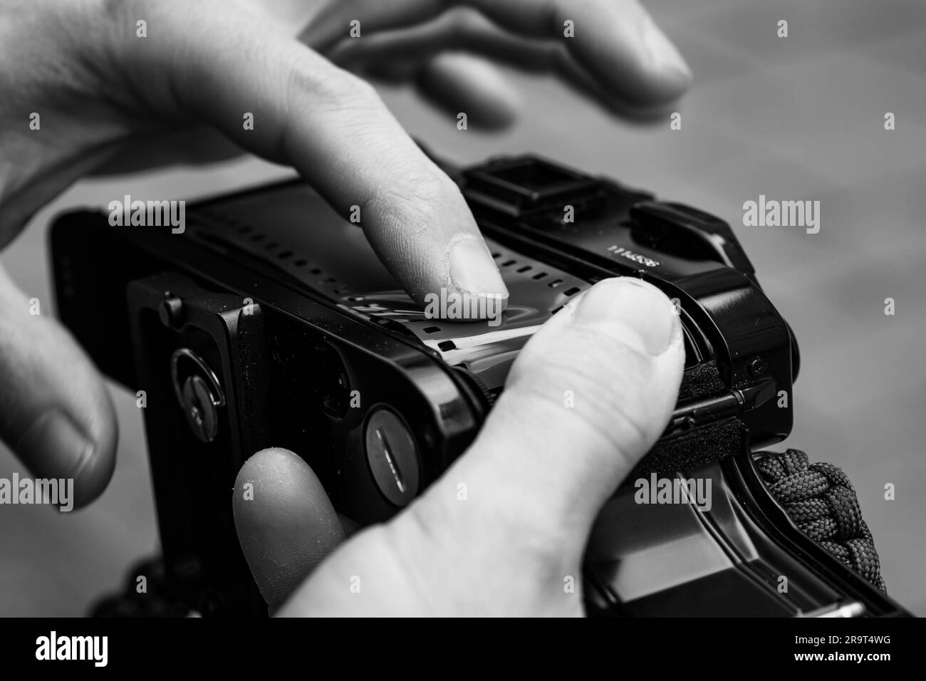 Putting film in a camera hi-res stock photography and images - Alamy