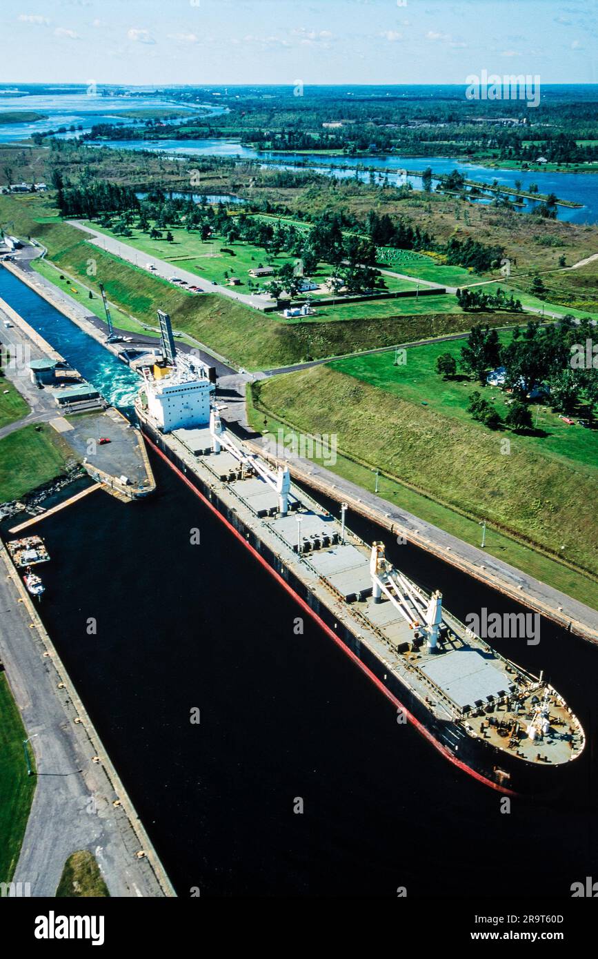 St lawrence river locks hi-res stock photography and images - Alamy