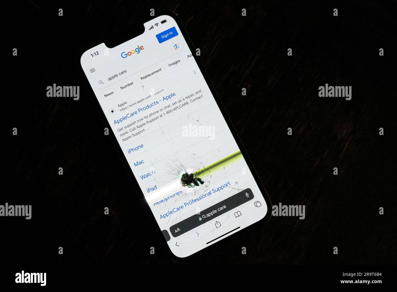 Seattle, USA. 11 Jun, 2023: Damaged Iphone from a 5 story window drop ...