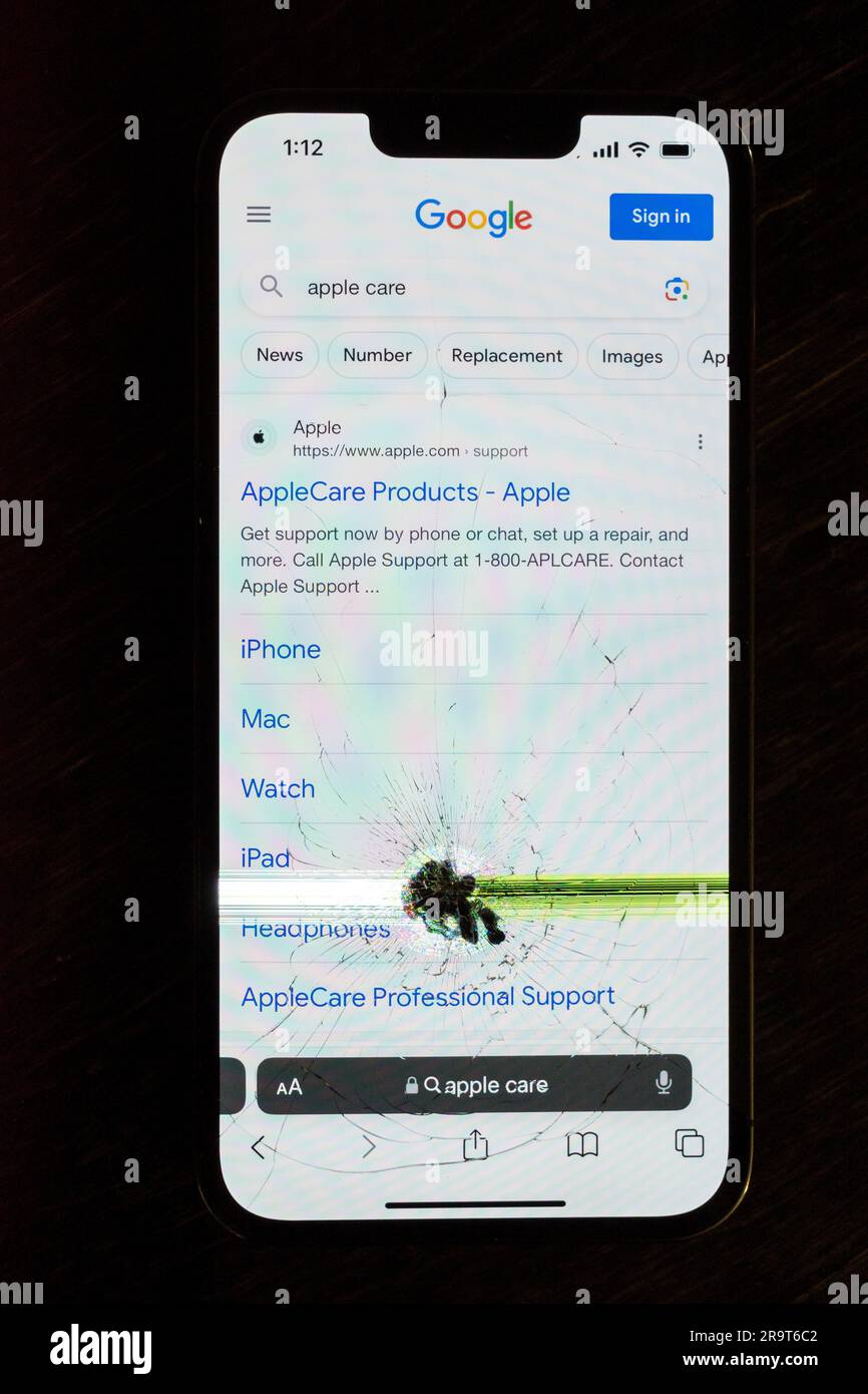 Seattle, USA. 11 Jun, 2023: Damaged Iphone from a 5 story window drop ...
