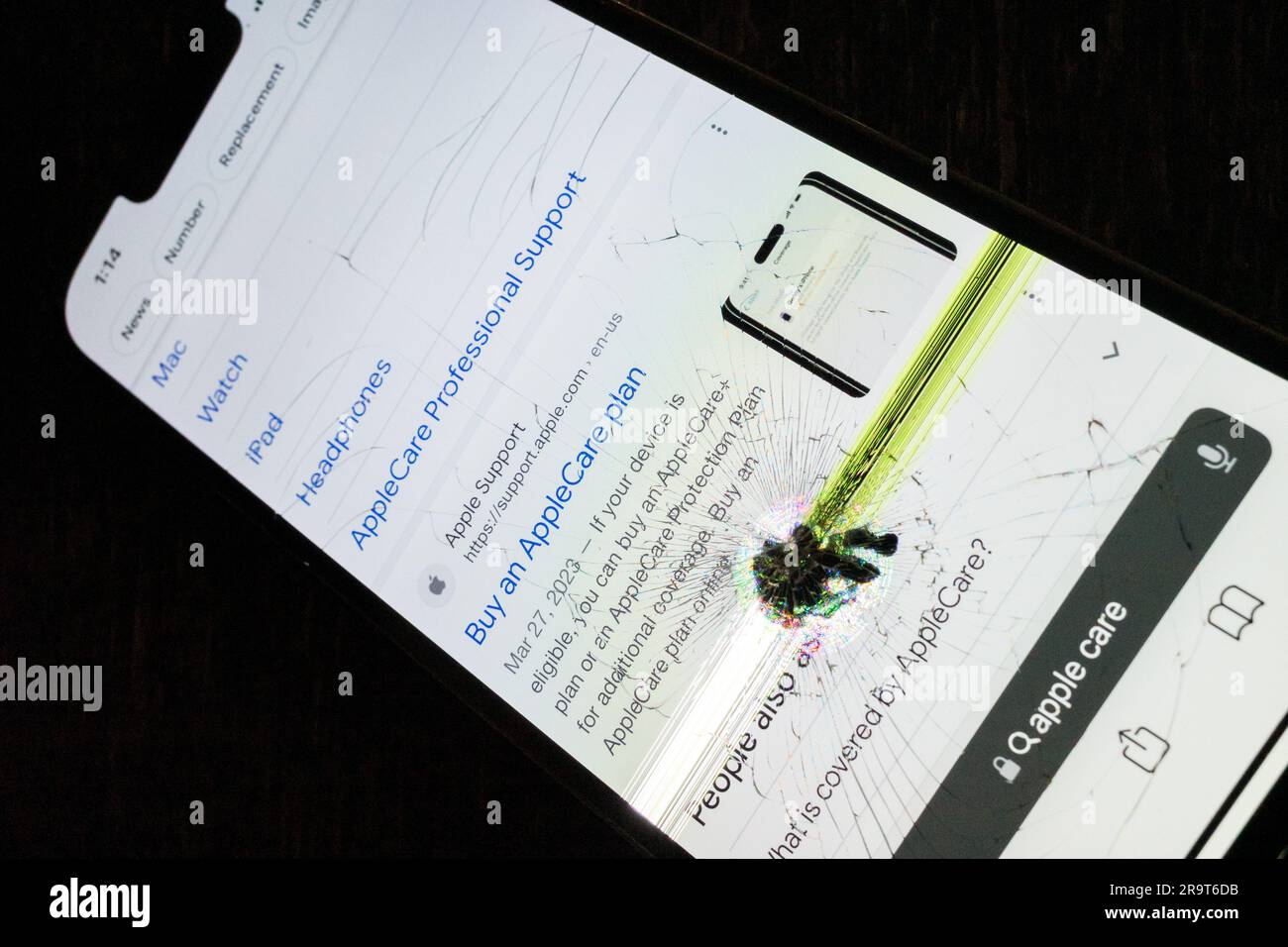 Broken iphone 11 hi-res stock photography and images - Alamy