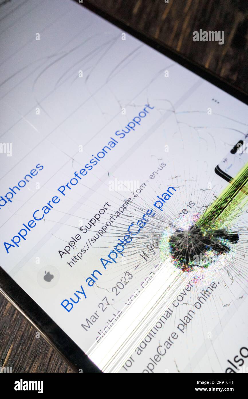 Broken iphone 11 hi-res stock photography and images - Alamy