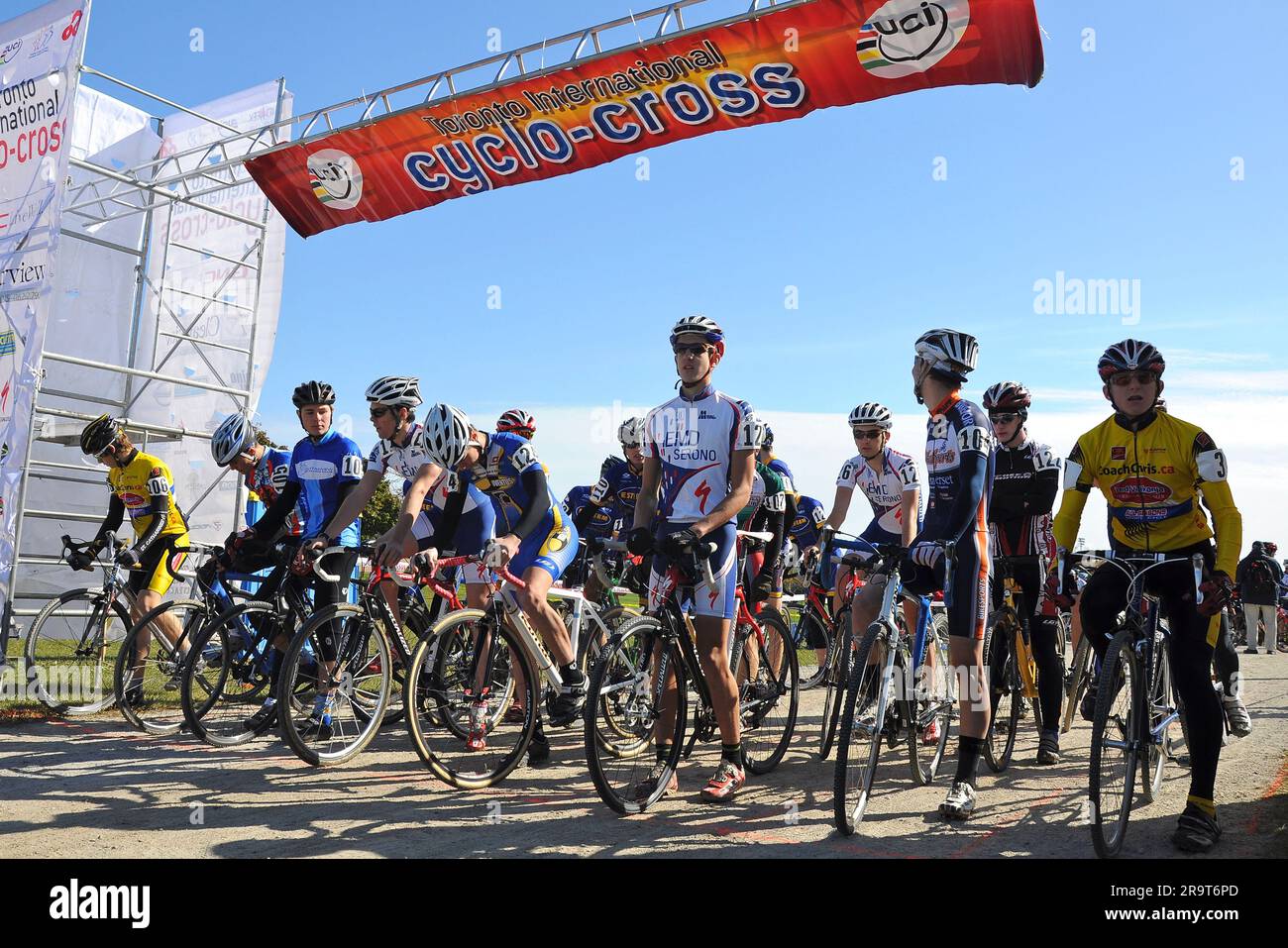 Competitors racing bike bicycle hi-res stock photography and images - Alamy