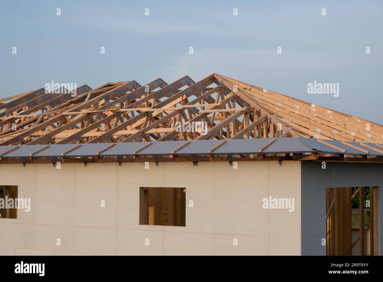Roof construction on New building, the beginning of the wooden base log ...