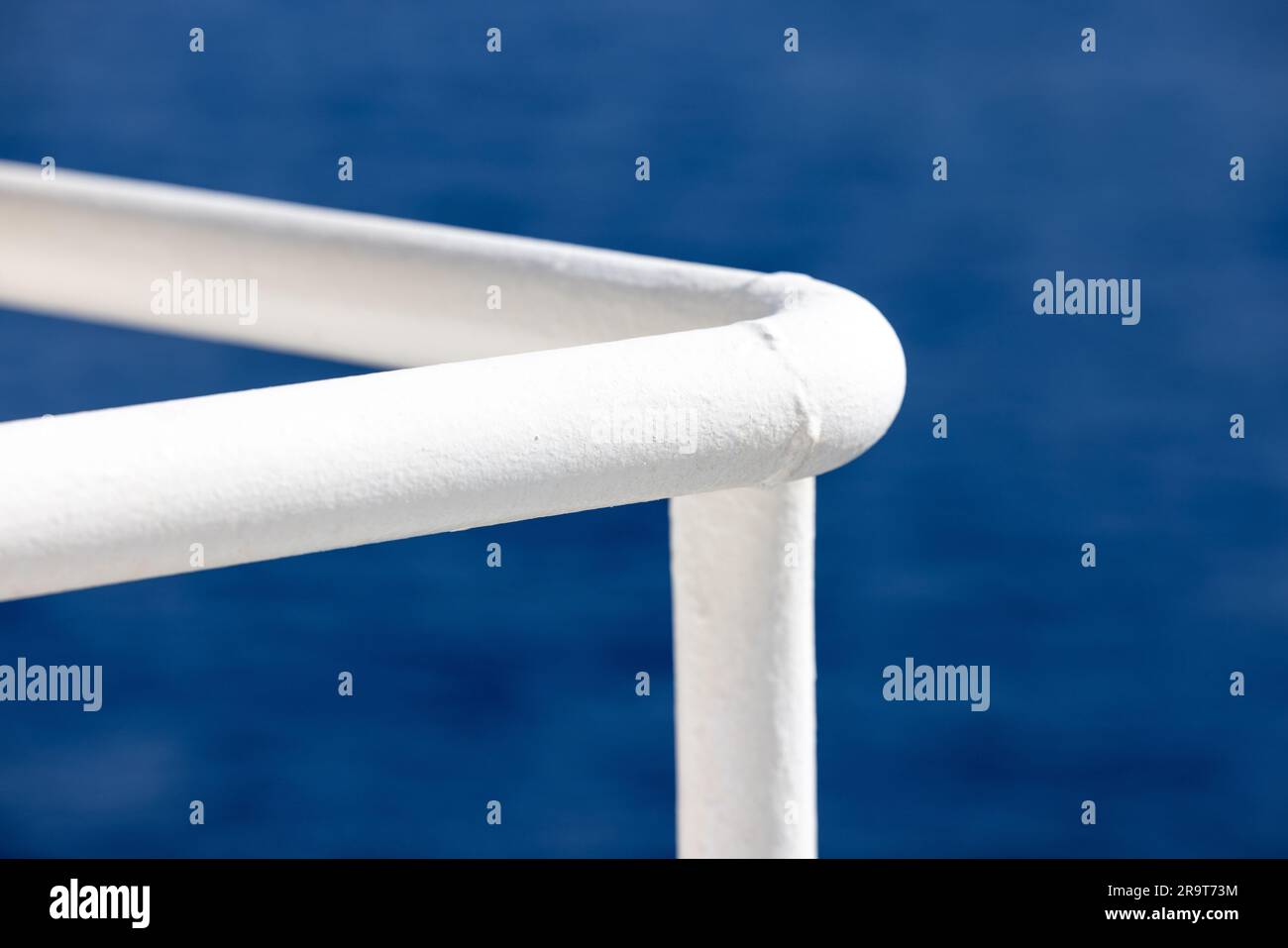 Ocean greece railing hi-res stock photography and images - Alamy