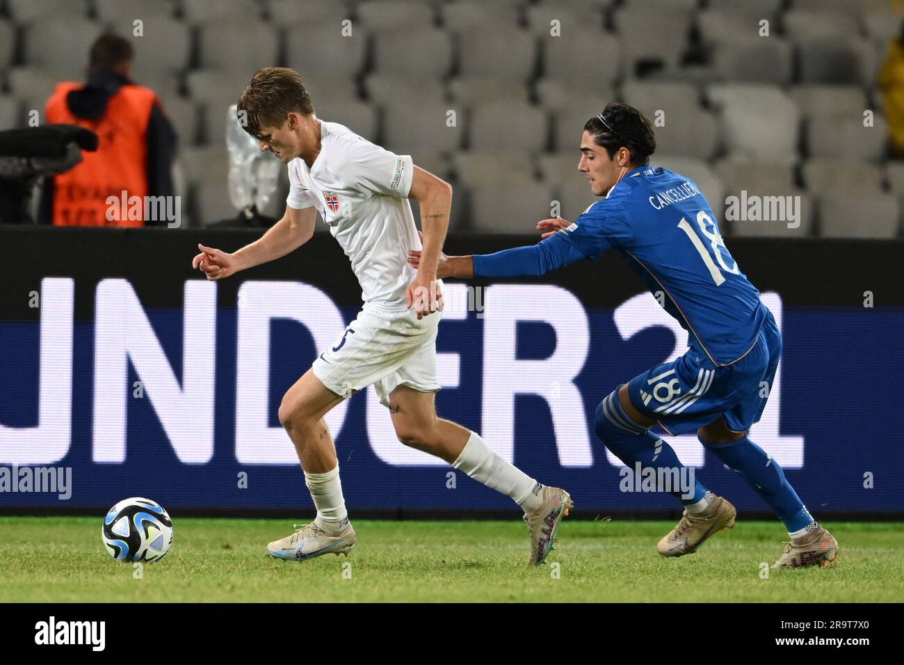 David Wolfe (Norway U21)Matteo Cancellieri (Italy U21) during the UEFA ...