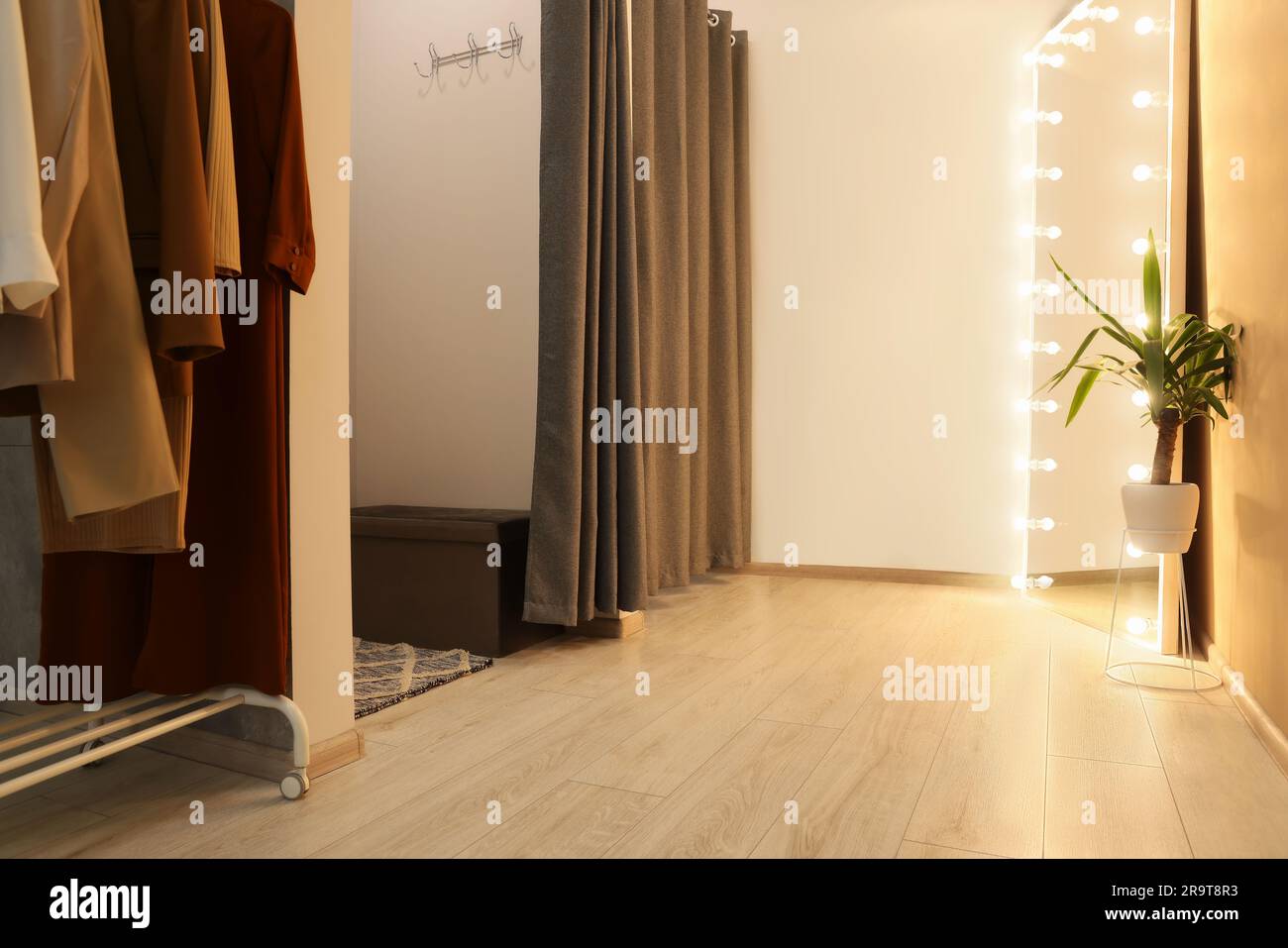 Dressing rooms in fashion store. Interior design Stock Photo - Alamy