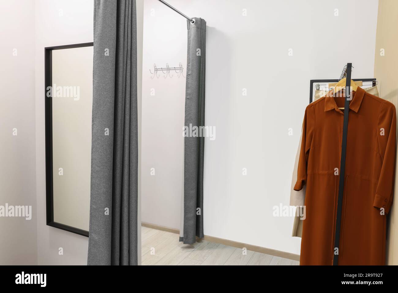 Dressing rooms in fashion store. Interior design Stock Photo - Alamy
