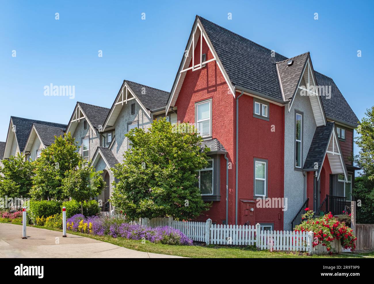 Perfect neighborhood houses in hi-res stock photography and images - Alamy