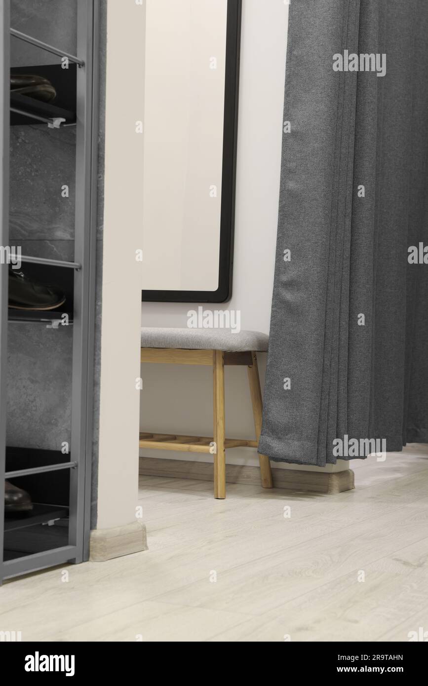 Dressing room in fashion store. Stylish design Stock Photo - Alamy