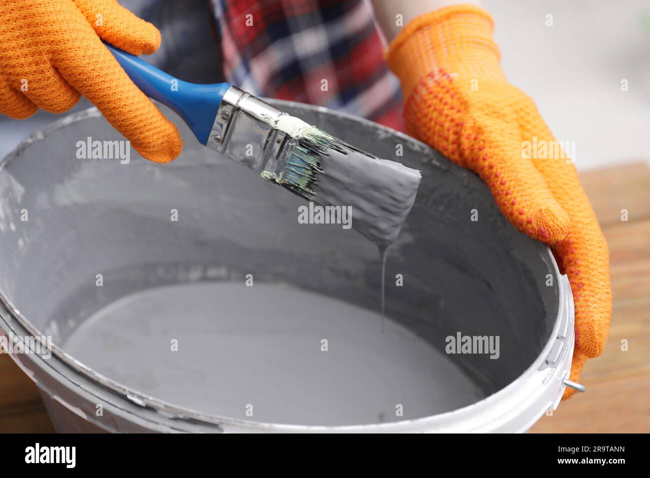 Grey paint bucket hi-res stock photography and images - Alamy