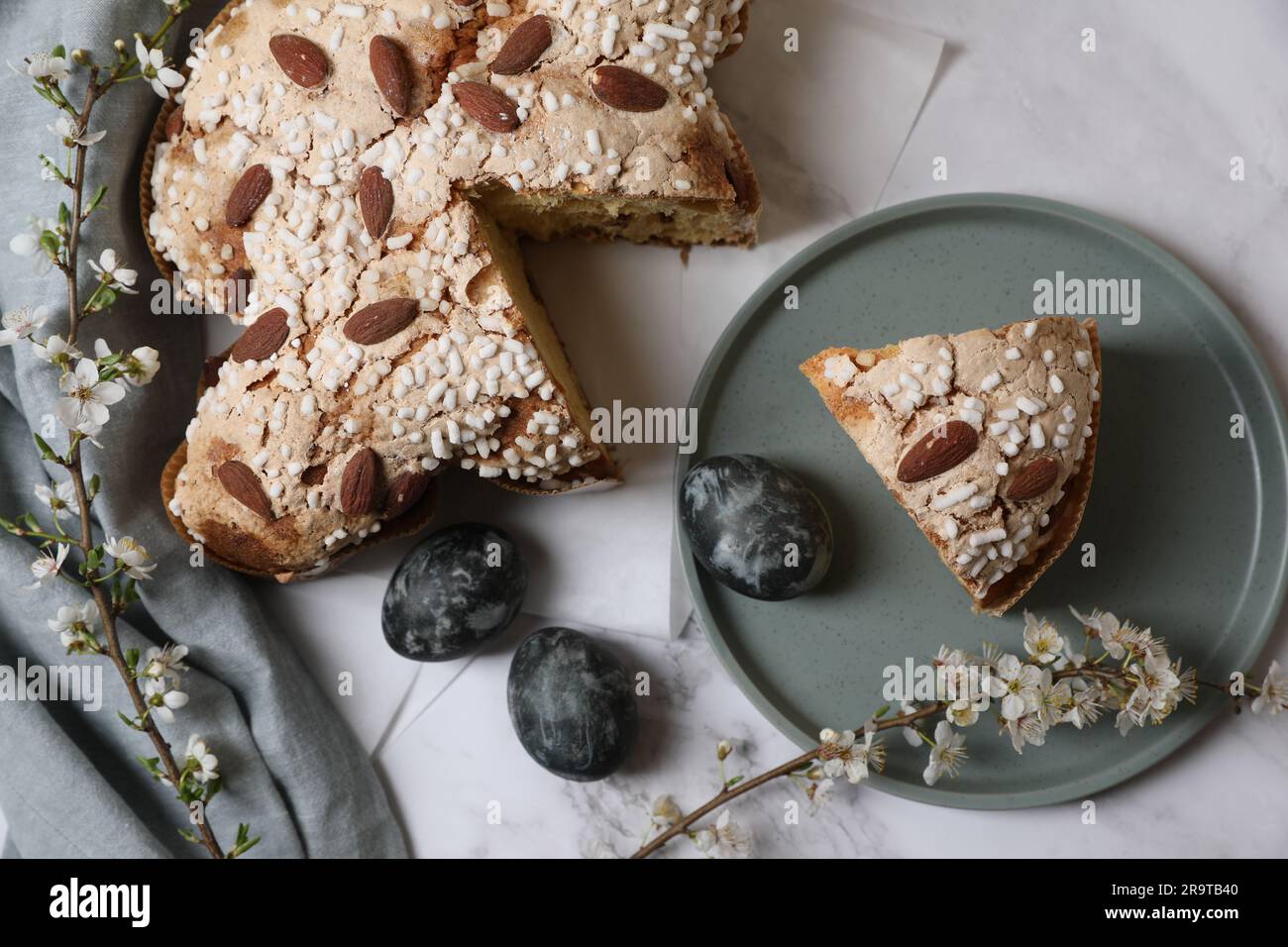 Delicious Italian Easter dove cake (traditional Colomba di Pasqua ...