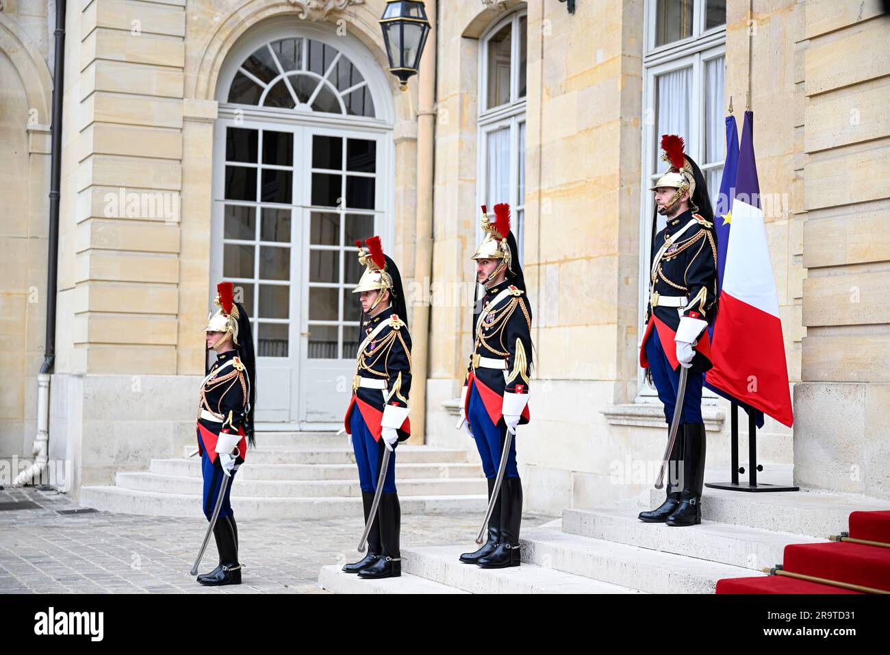 Garde républicaine paris hi-res stock photography and images - Alamy