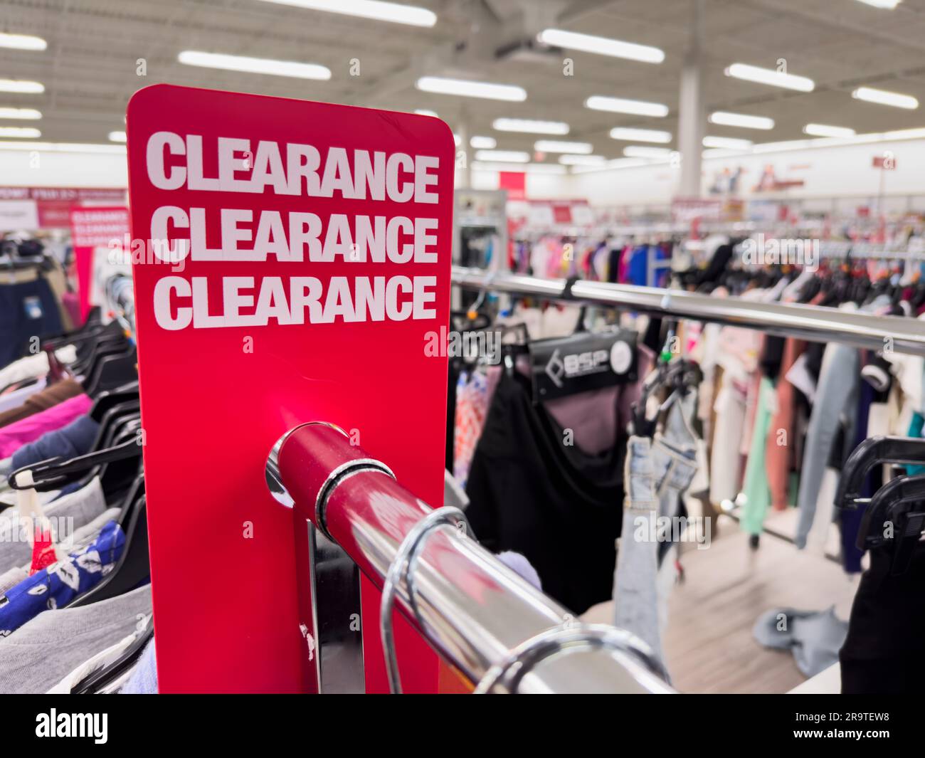 Red clearance sales sign at department store Stock Photo - Alamy
