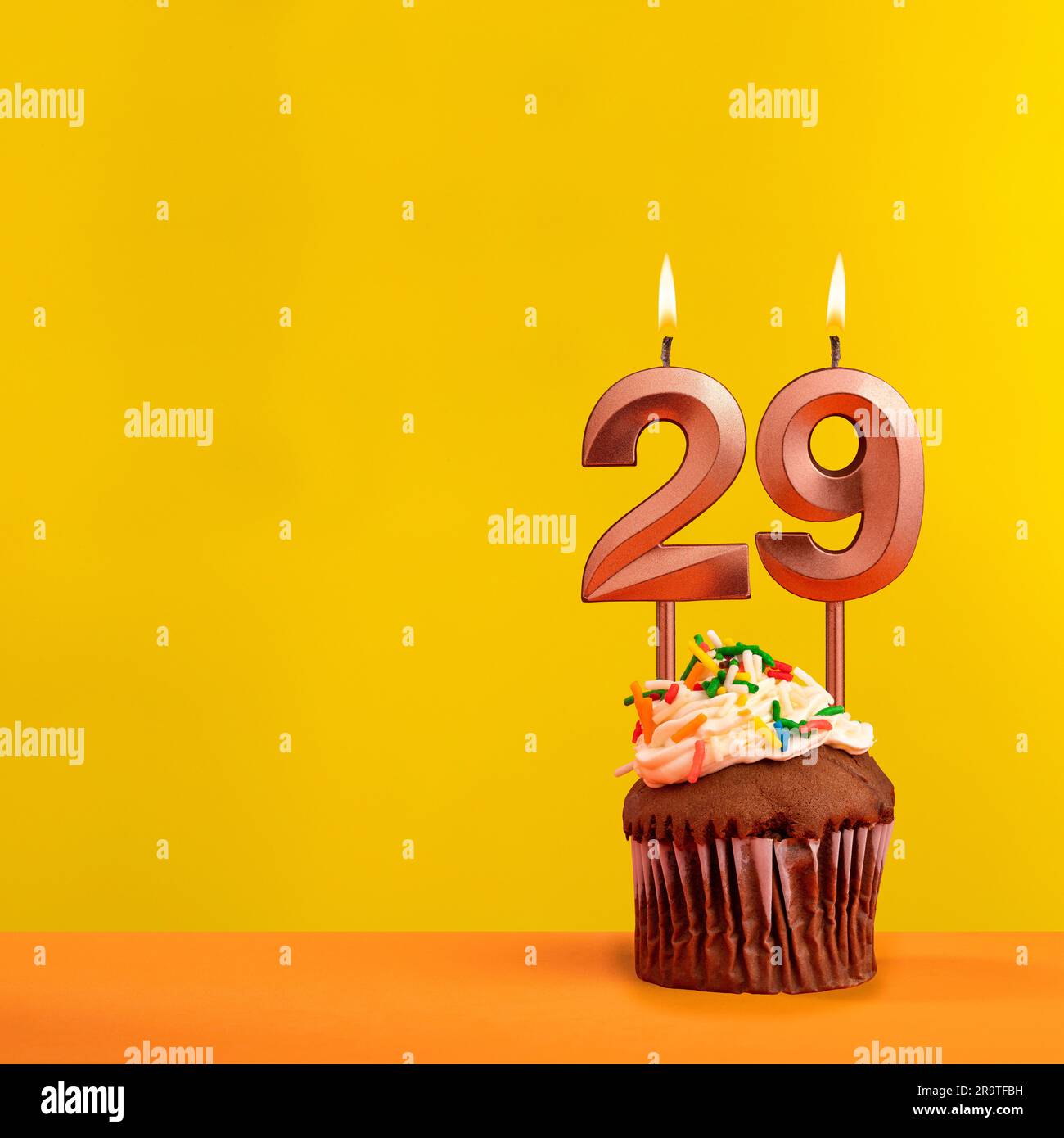 Birthday candle number 29 flame hi-res stock photography and images - Alamy