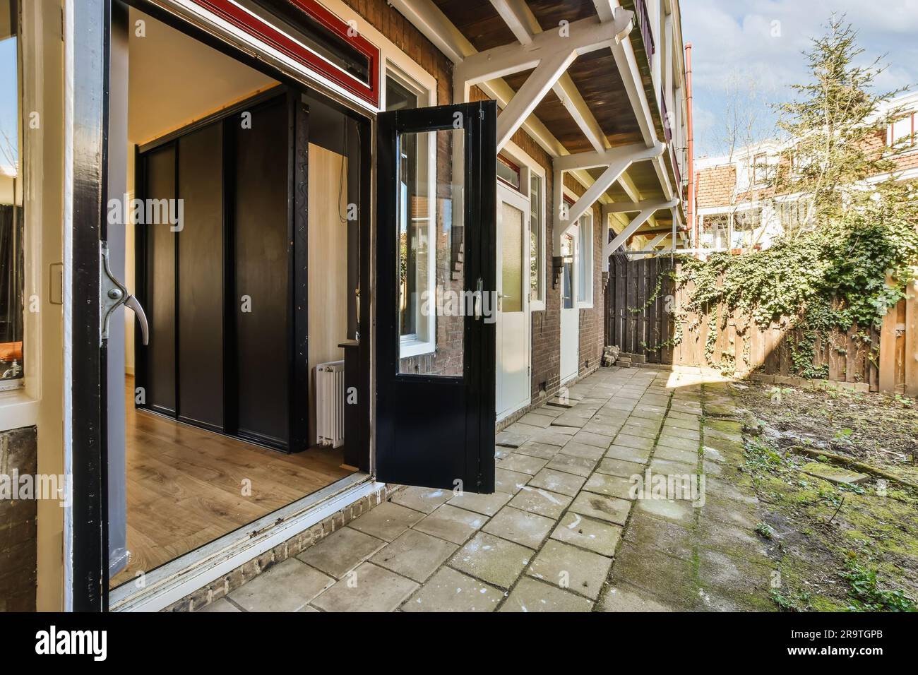 Front view patio doors hi-res stock photography and images - Alamy