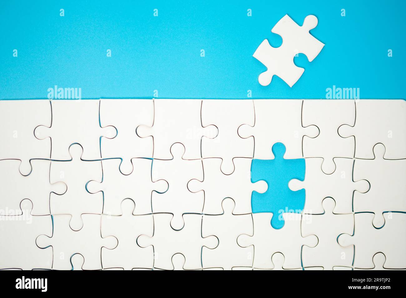 White part of jigsaw puzzle pieces on blue background. concepts of ...