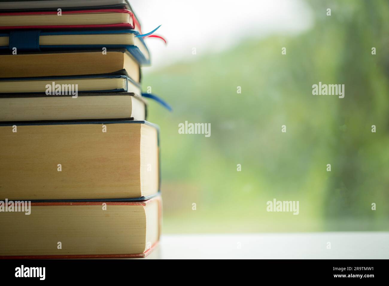 Open old book back hi-res stock photography and images - Alamy