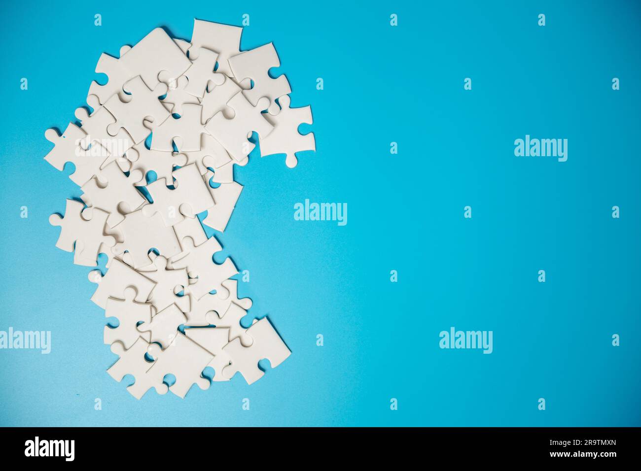 White part of jigsaw puzzle pieces on blue background. concepts of ...