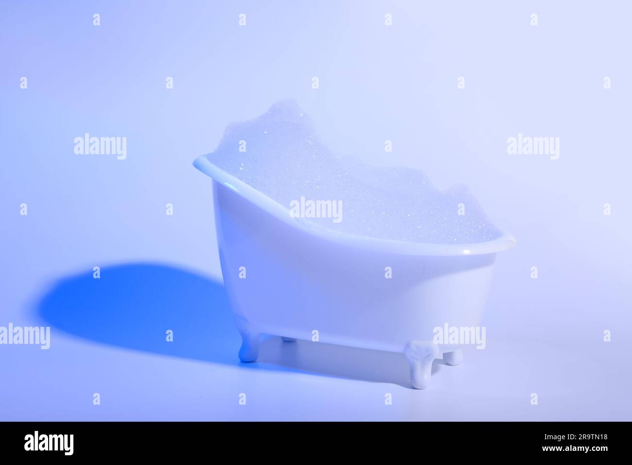 Small bathtub hi-res stock photography and images - Alamy