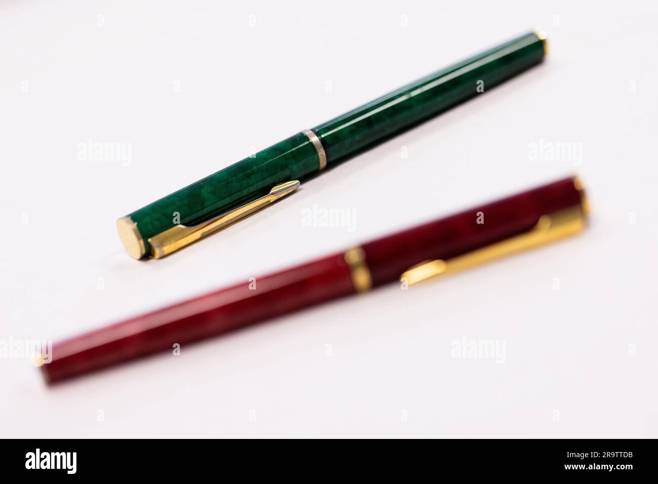 Two fountain pens hi-res stock photography and images - Alamy