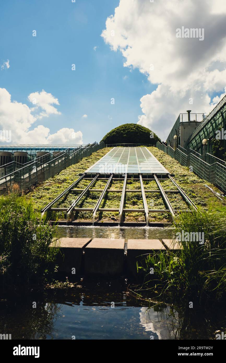 Botanical garden on the roof of the Warsaw University library modern ...