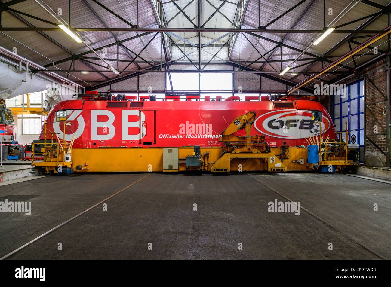 linz, austria, 24 june 2023, taurus locomotive 1016 gets service Stock ...