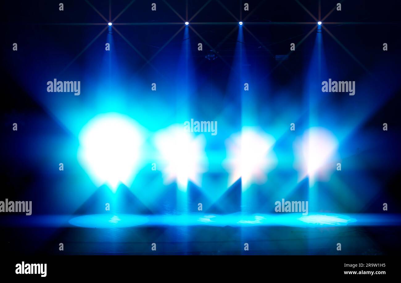 Rays stage spotlights hi-res stock photography and images - Alamy