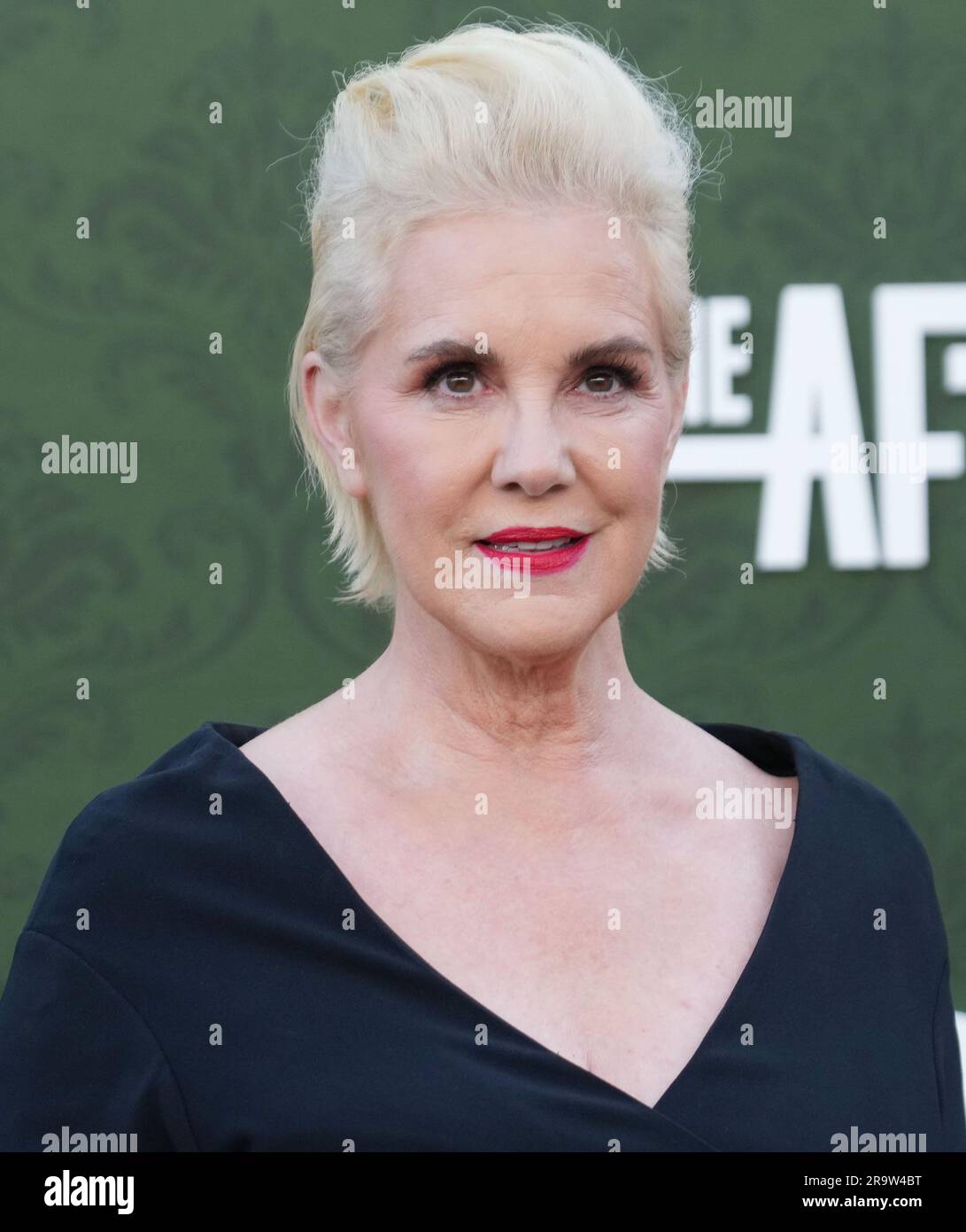 Elizabeth Perkins Elizabeth Perkins Photos Premiere Of