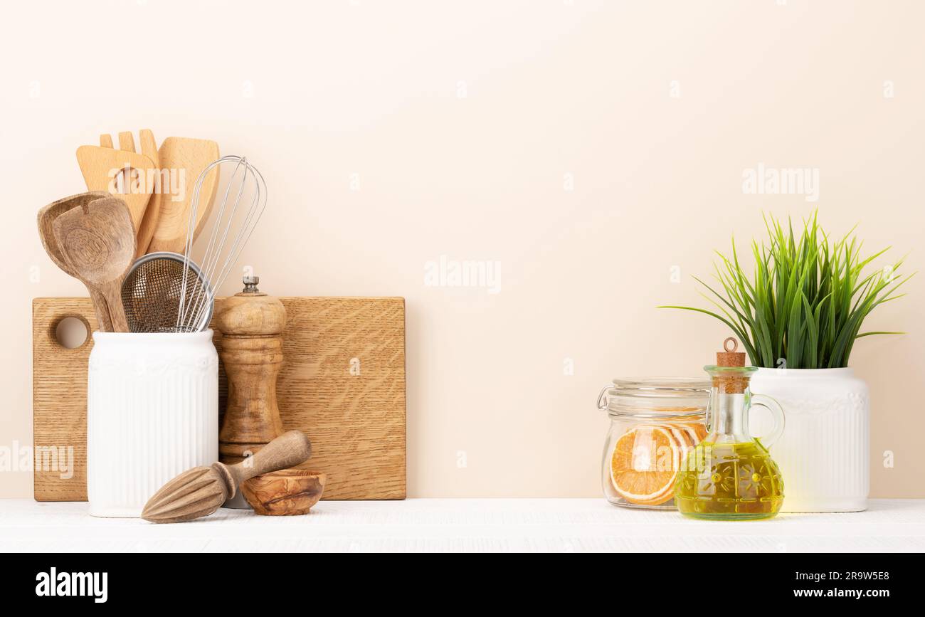 Colander beige kitchen equipment hi-res stock photography and images ...