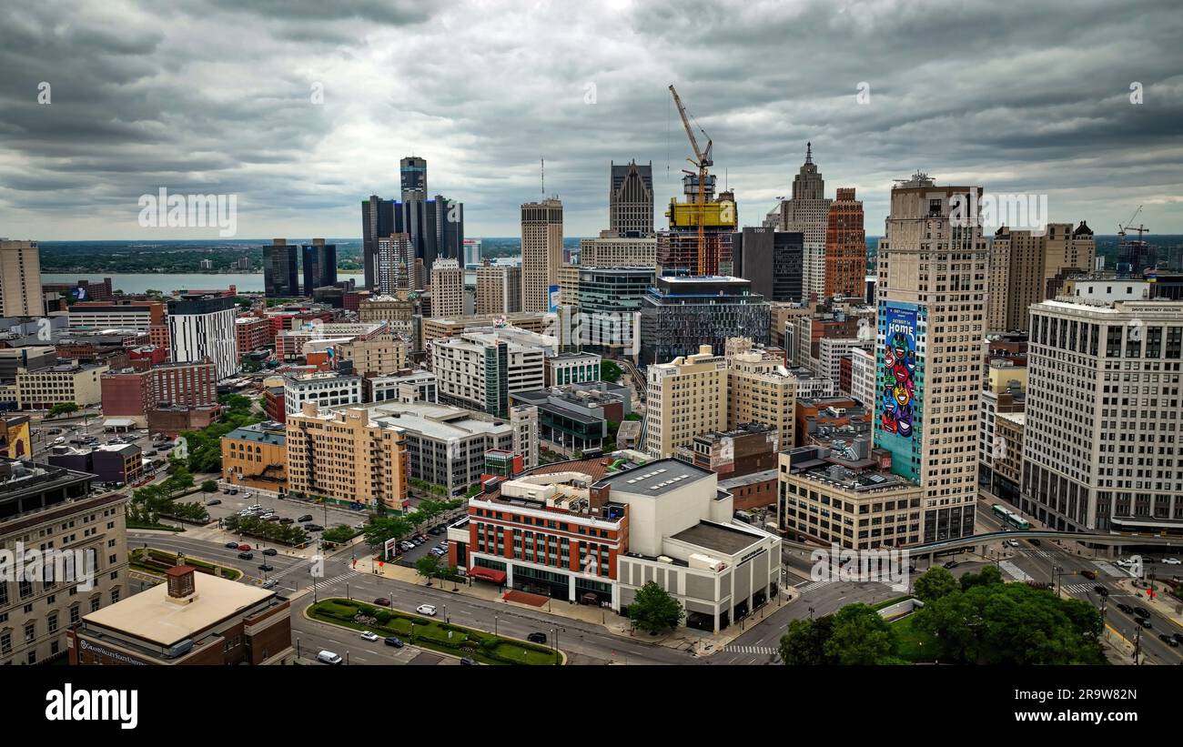 Detroit street scene with people hi-res stock photography and images ...