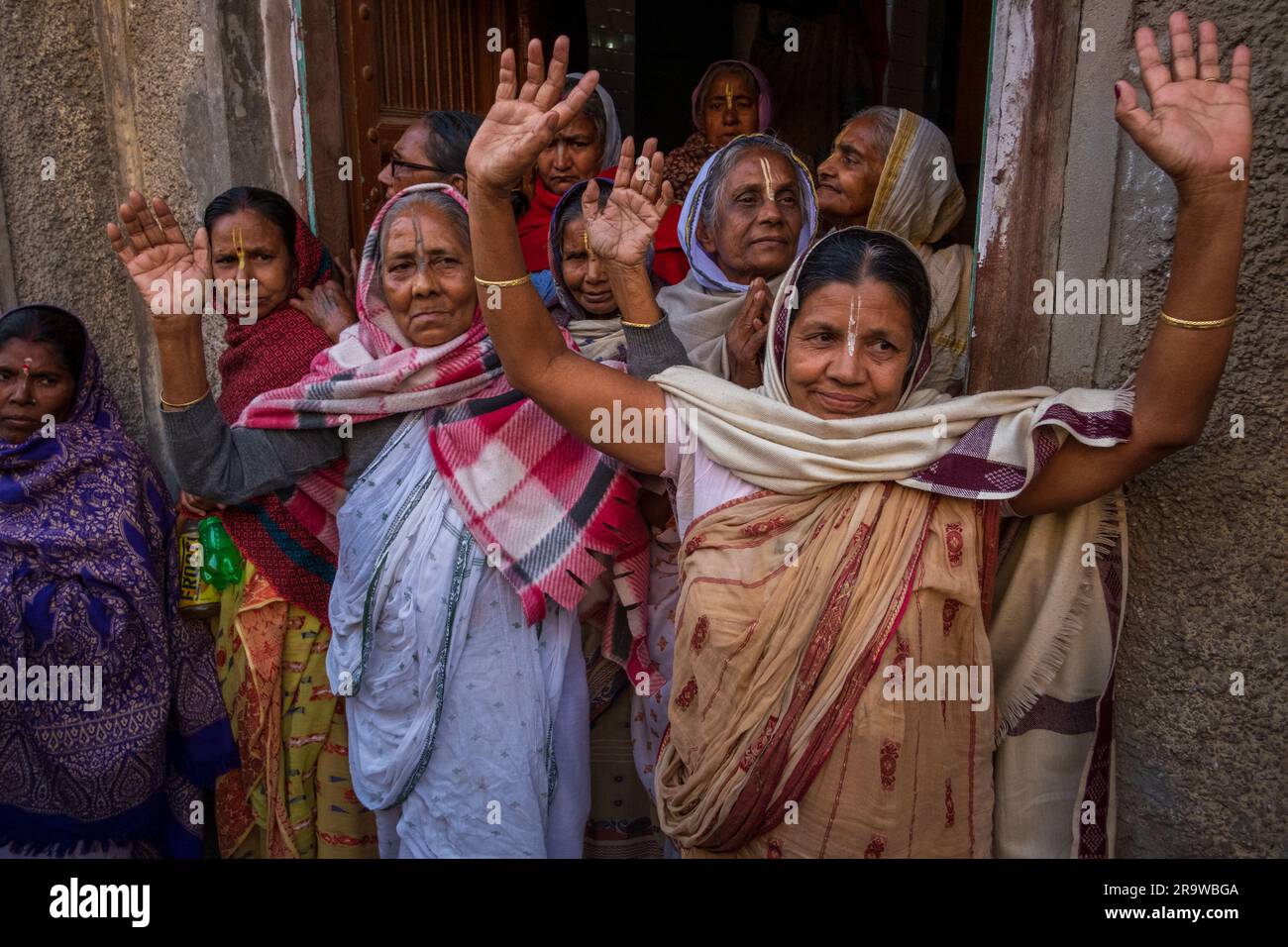 Woman hindu pilgrim temple hi-res stock photography and images - Alamy