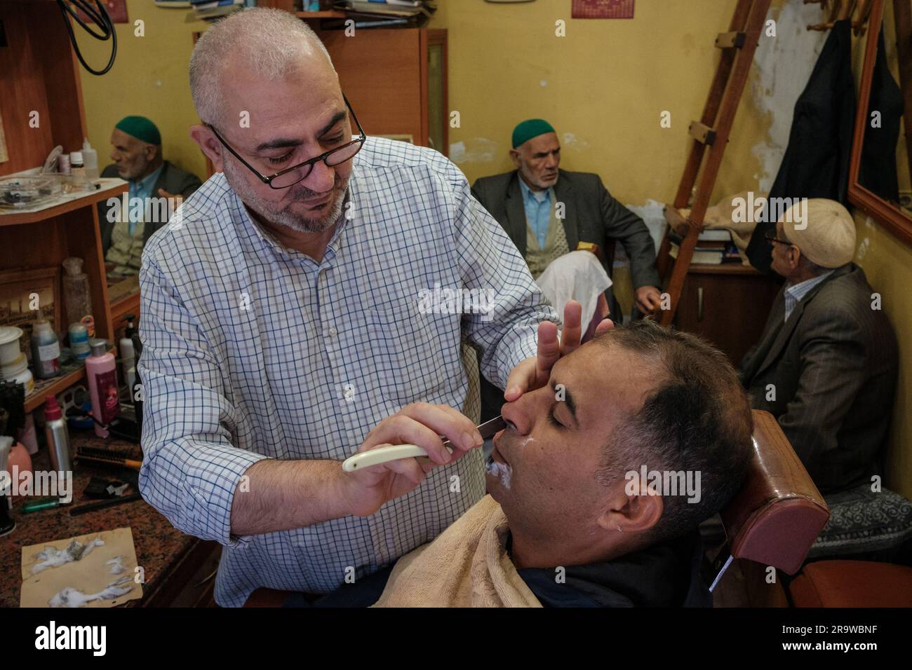 Hairdresser in istanbul hi-res stock photography and images - Alamy