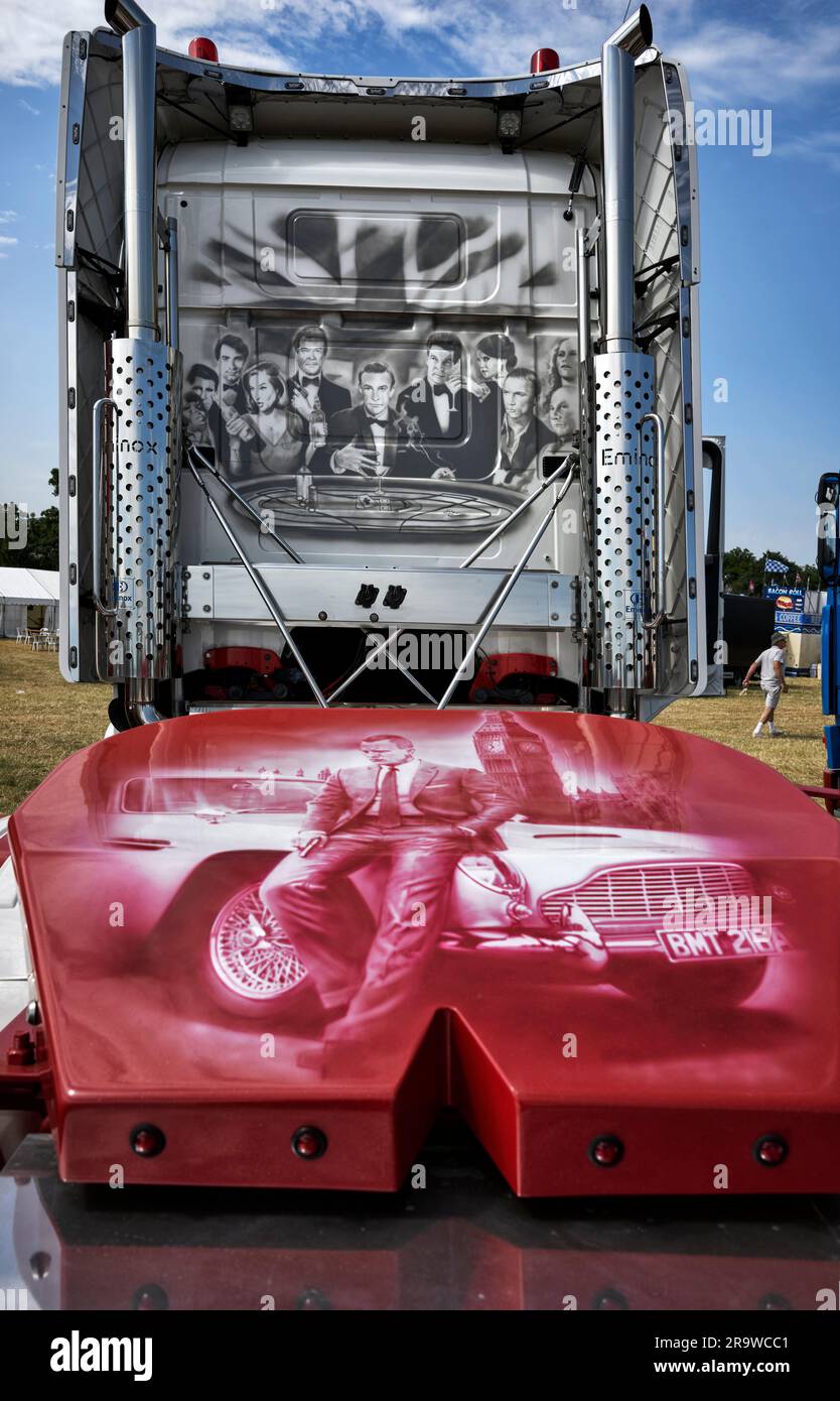 HGV painting. Haulage tractor cab paintings and art work Stock Photo ...