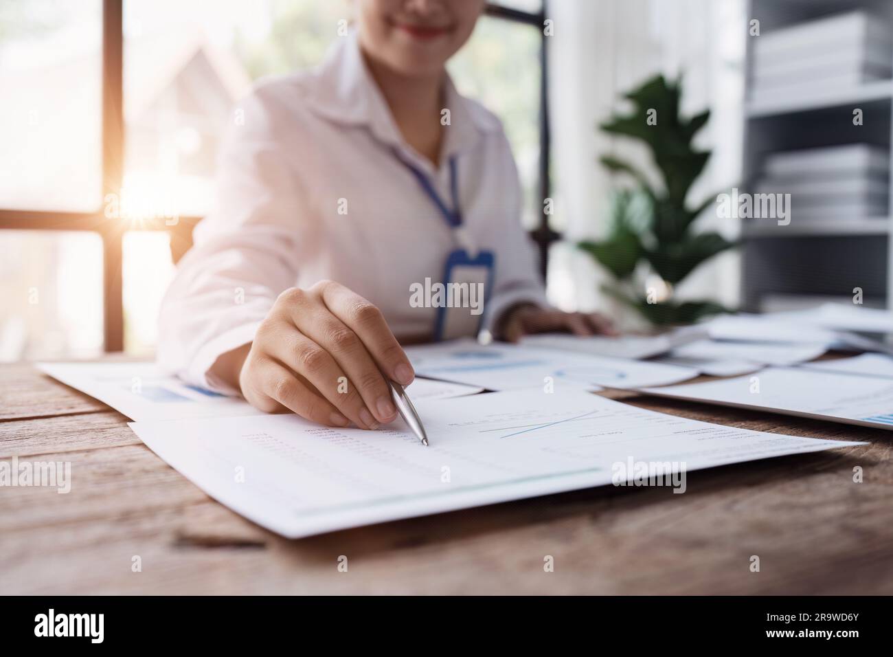 Professional analysis of business people success to make marketing ...