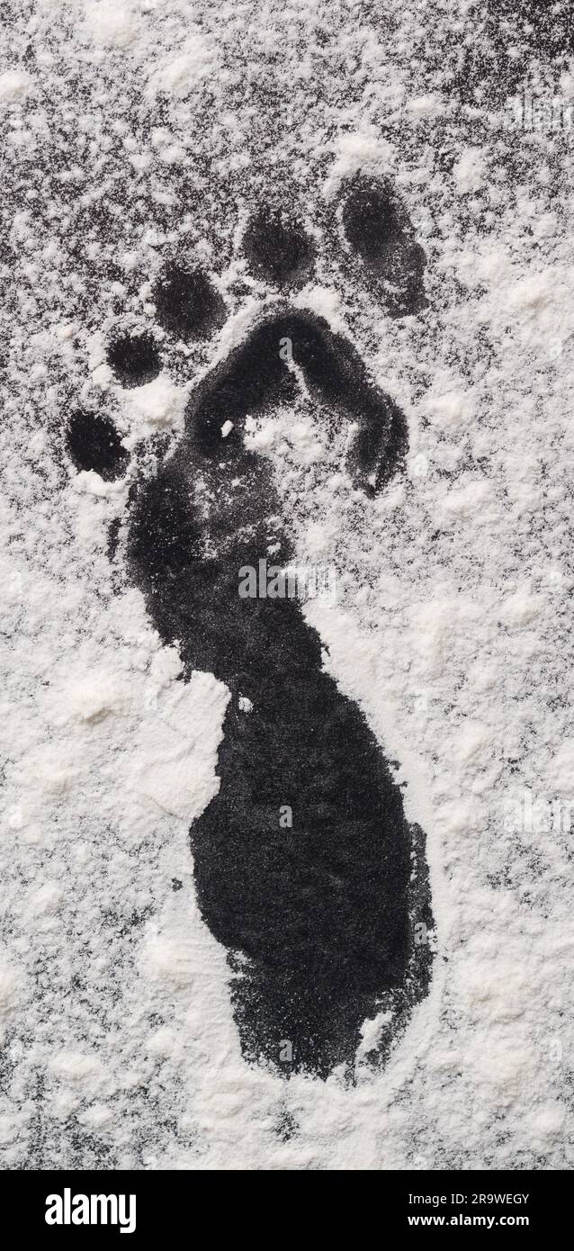 Foot print on white powder Stock Photo - Alamy