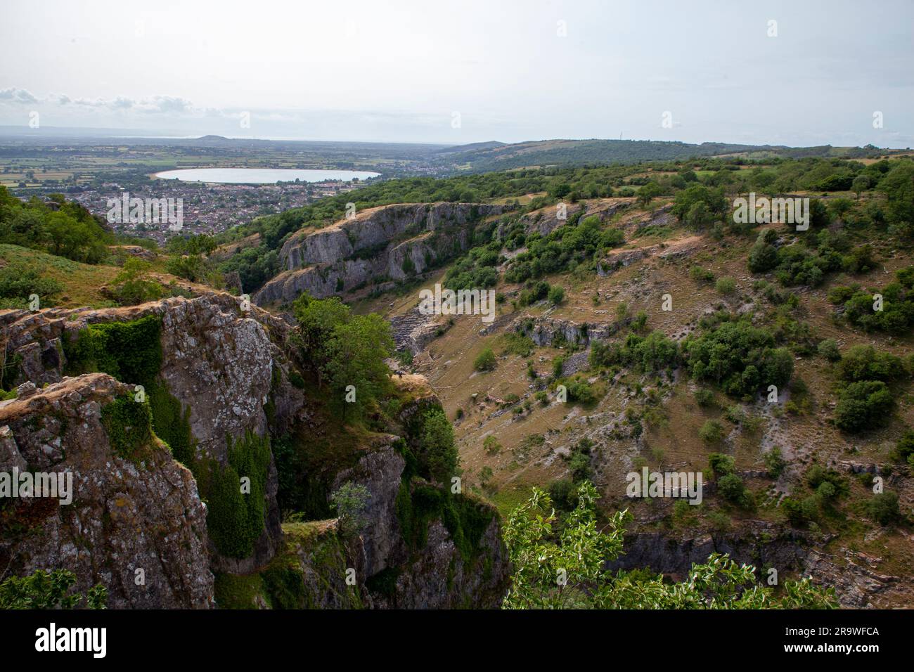 Cheddar gorge reservoir landscape hi-res stock photography and images ...