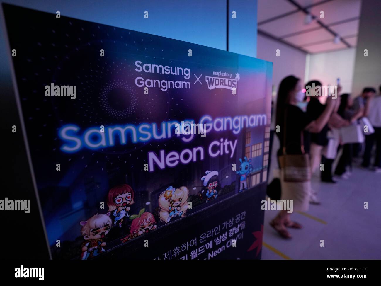 People take photos at Samsung Electronics Co.'s new store in Seoul ...