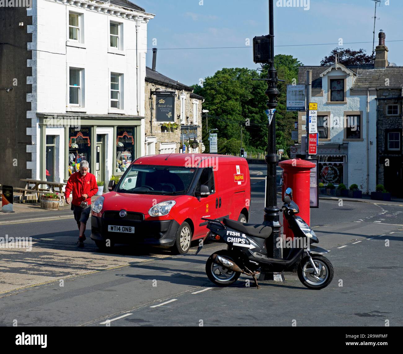 Royal mail postman collecting hi-res stock photography and images - Alamy