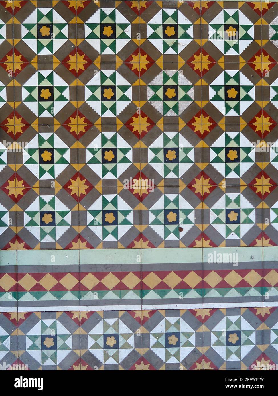 Vintage Peranakan cultural tile geometrical seamless pattern in ...