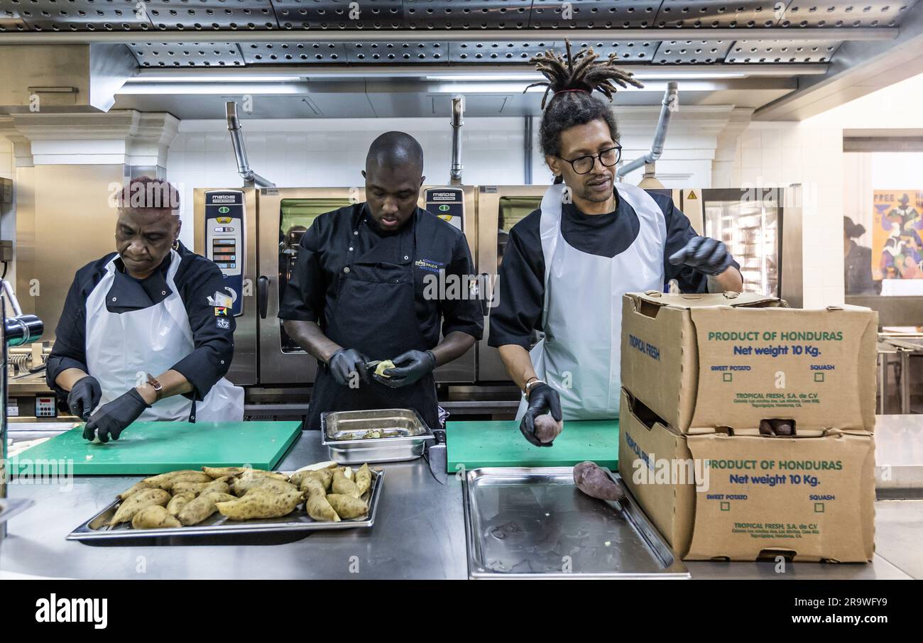 AMSTERDAM - 29/06/2023, Chef Nikita Tjon-Affa during the preparation of ...