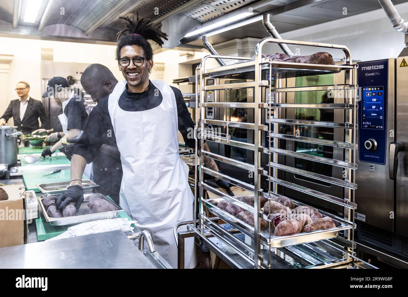 AMSTERDAM - 29/06/2023, Chef Nikita Tjon-Affa during the preparation of ...