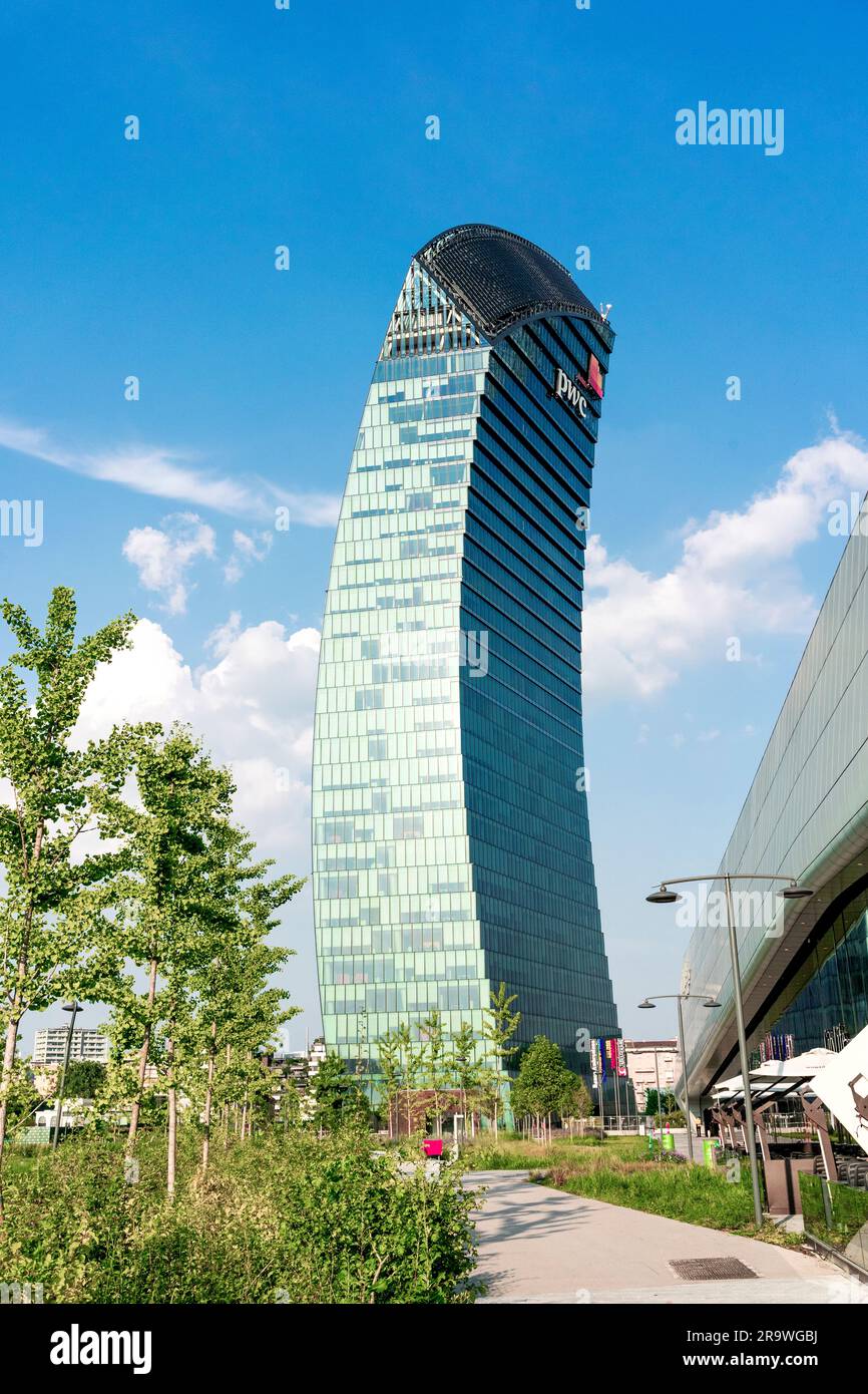 Skyscraper called Il Curvo ("The Curved One") or Libeskind Tower in ...