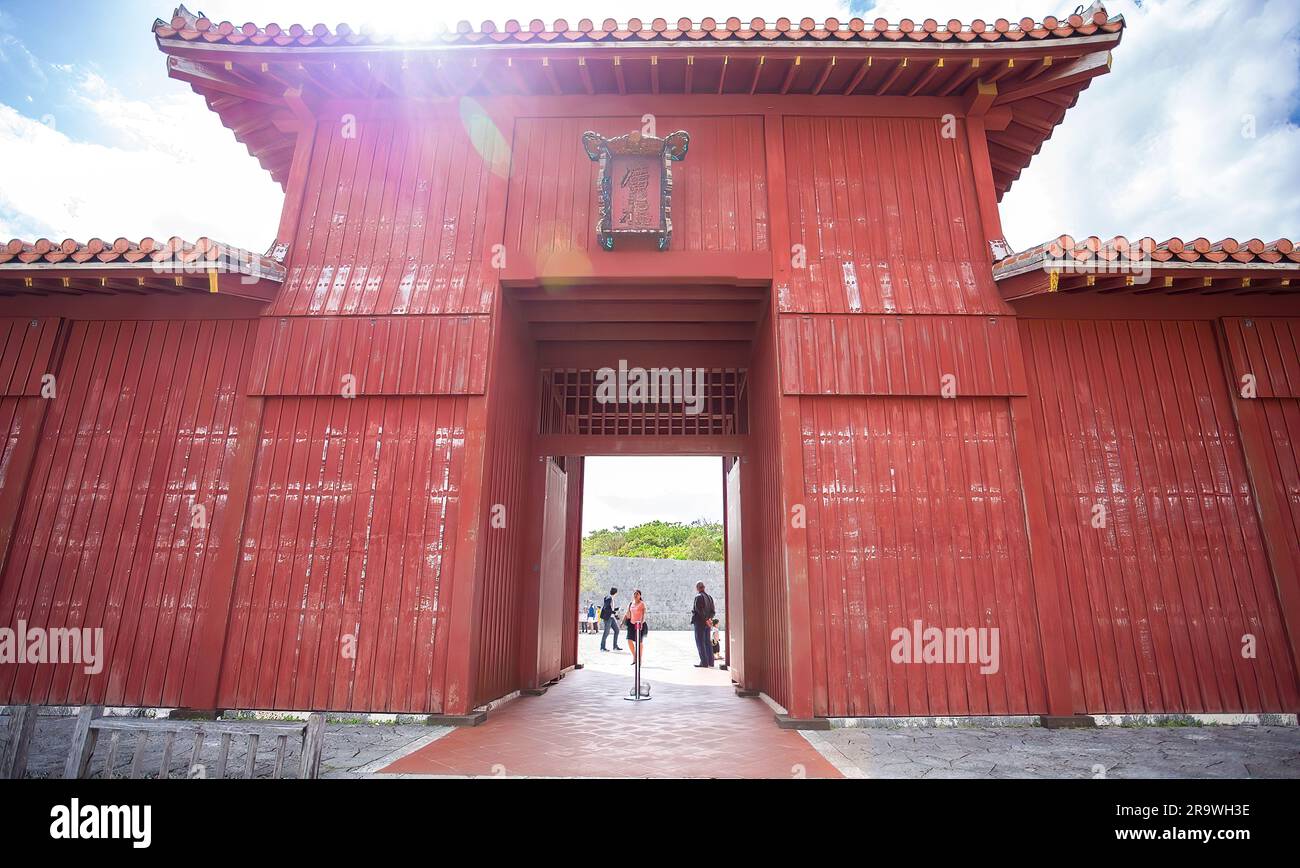 Japanese architecture shurijo castle hi-res stock photography and ...